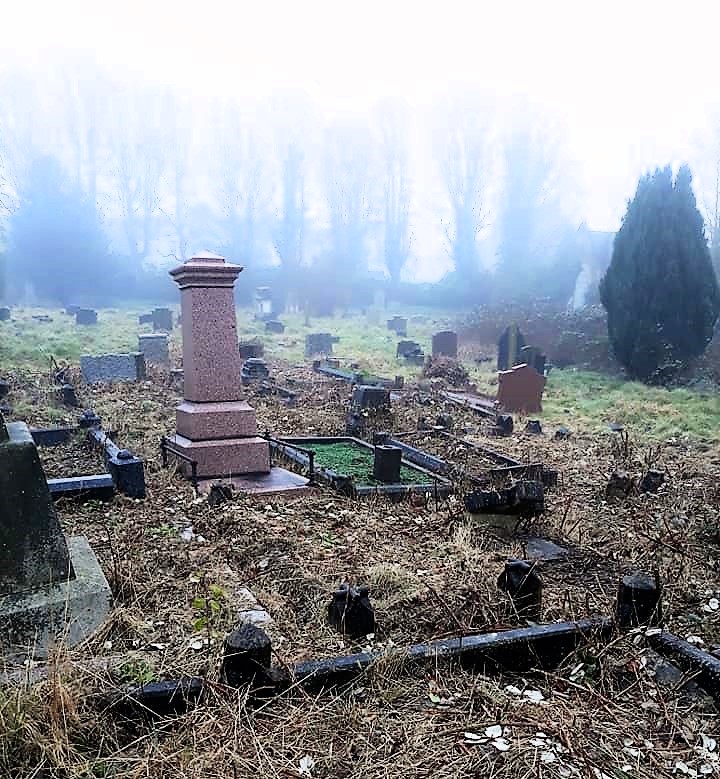 Family dynamics and a rediscovered grave – Radnor Street Cemetery