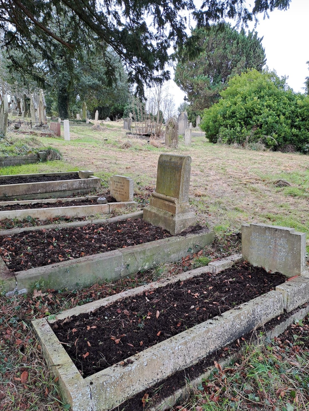 Frank Wallington and the family back home – Radnor Street Cemetery